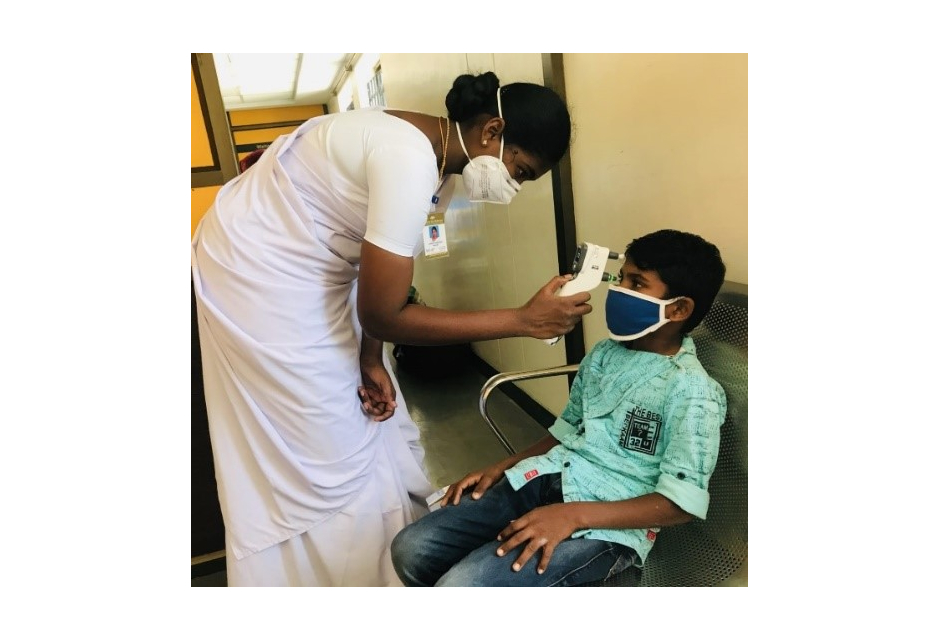 Measuring intraocular pressure using iCARE tonometer Measuring intraocular pressure using iCARE tonometer